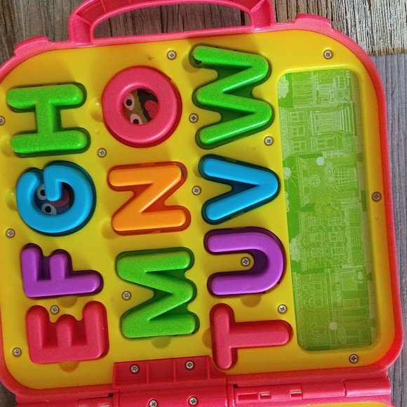 Hasbro | Toys | Sesame Street Elmo On The Go Abc Letter Alphabet Box ...
